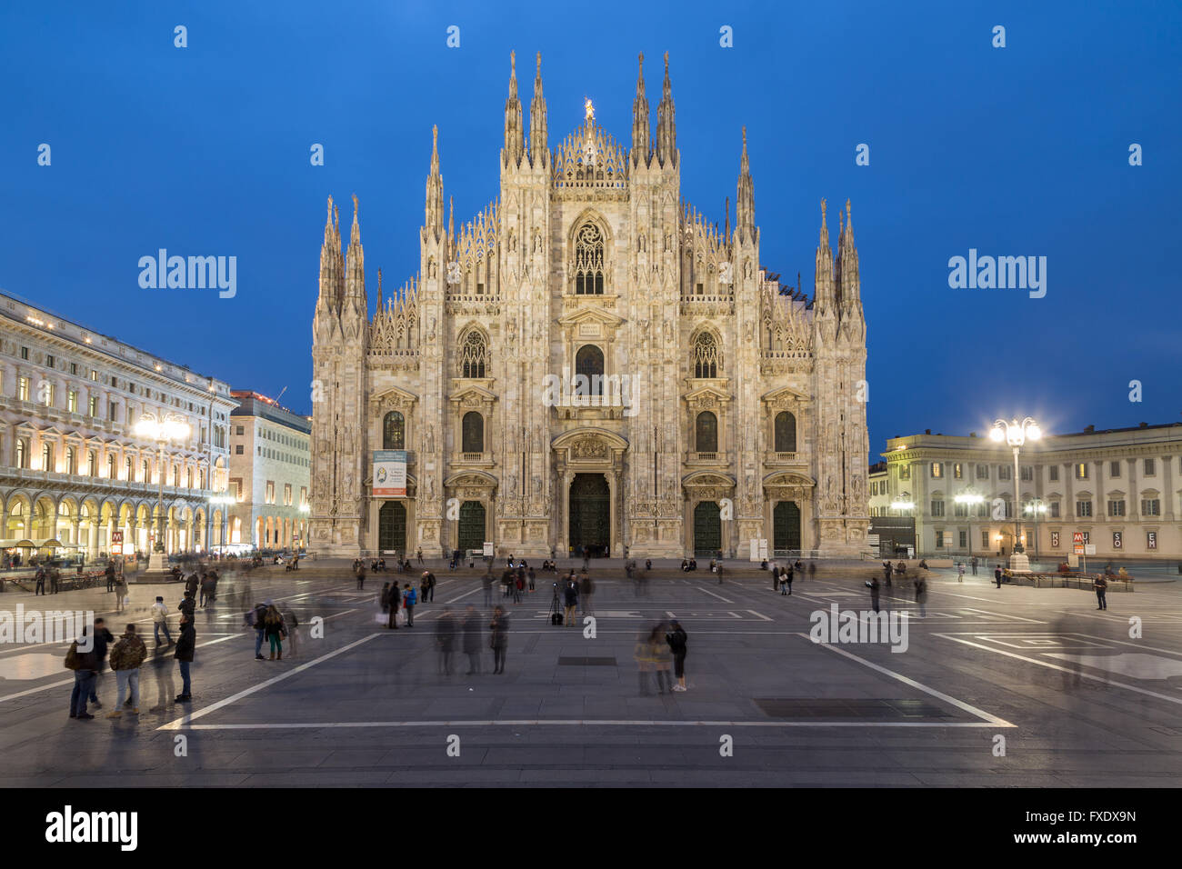 Milan cathedral square hi-res stock photography and images - Alamy
