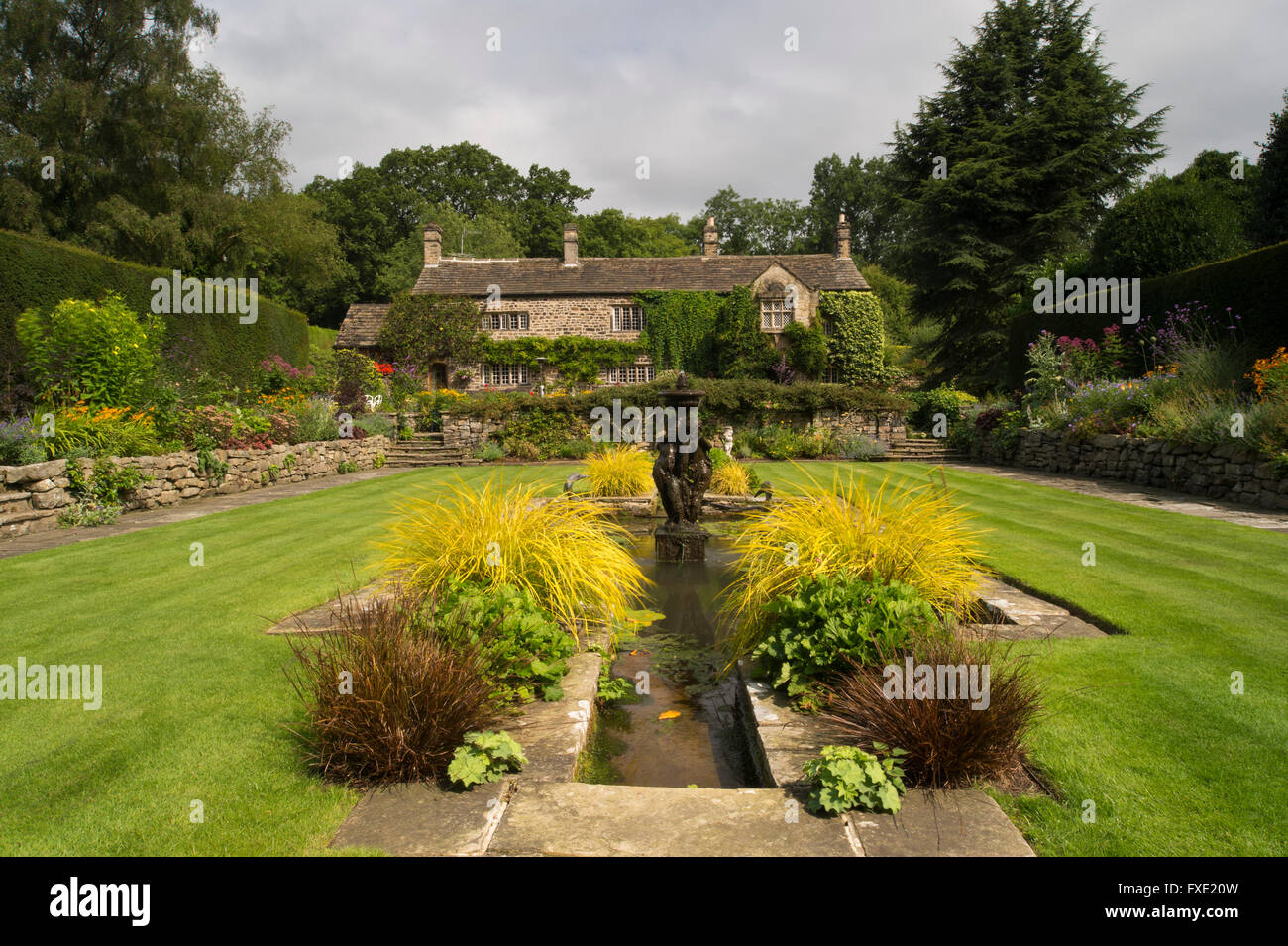 Ornamental pond in english country hi-res stock photography and images ...