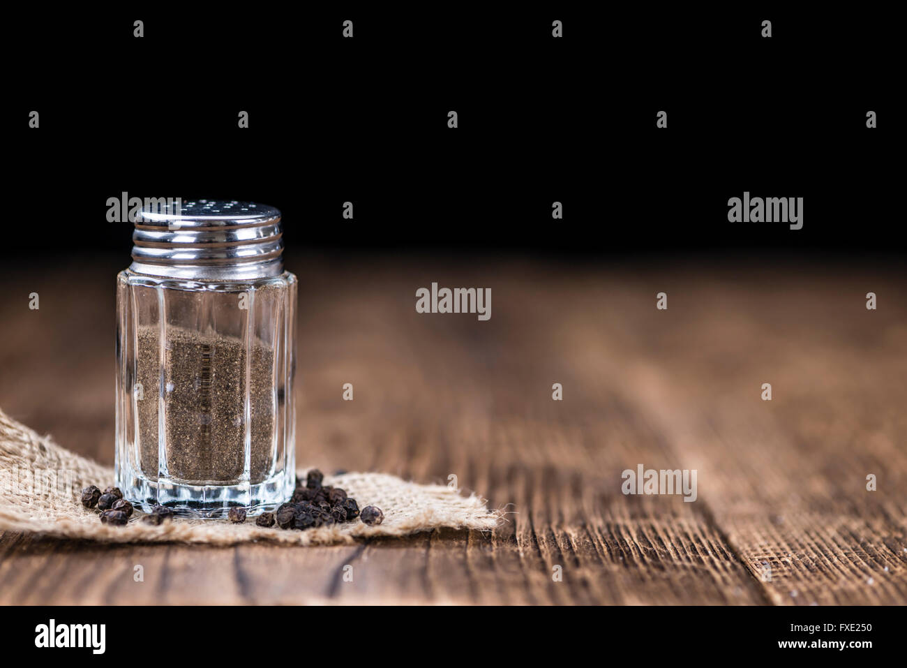 Black pepper shaker hi-res stock photography and images - Alamy