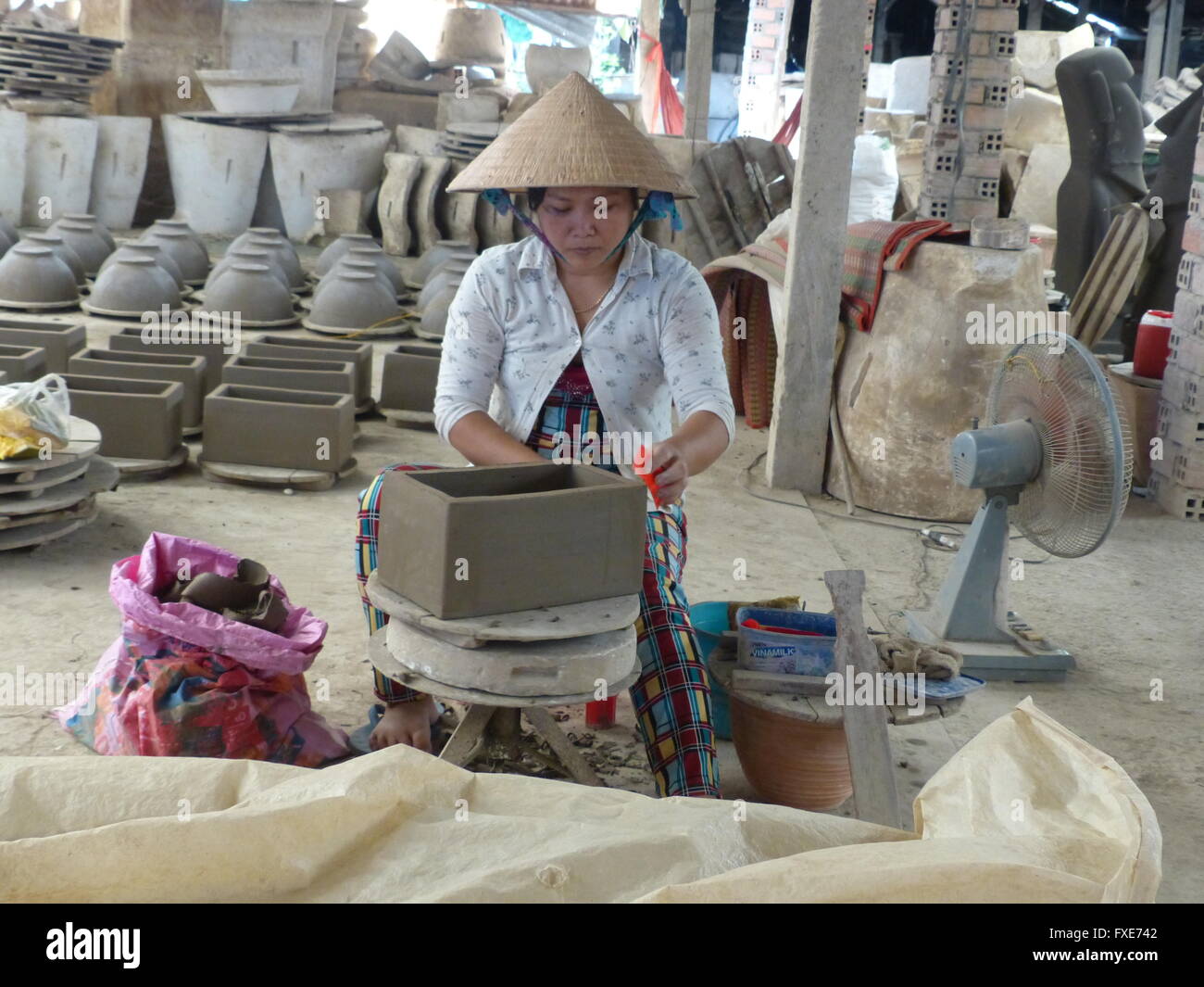 Clay pot maker hi-res stock photography and images - Alamy