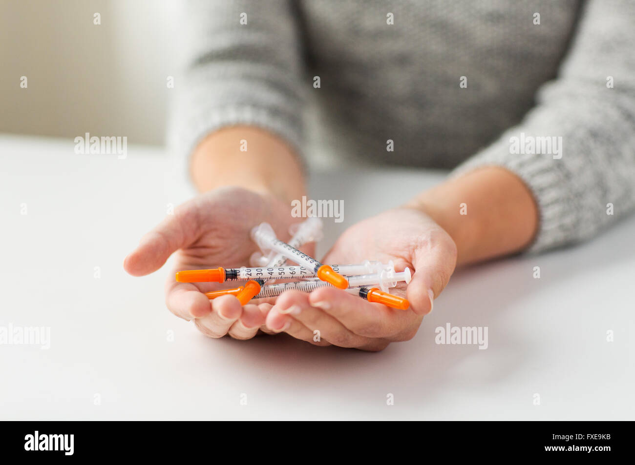 close up of woman hands holding insulin syringes Stock Photo - Alamy
