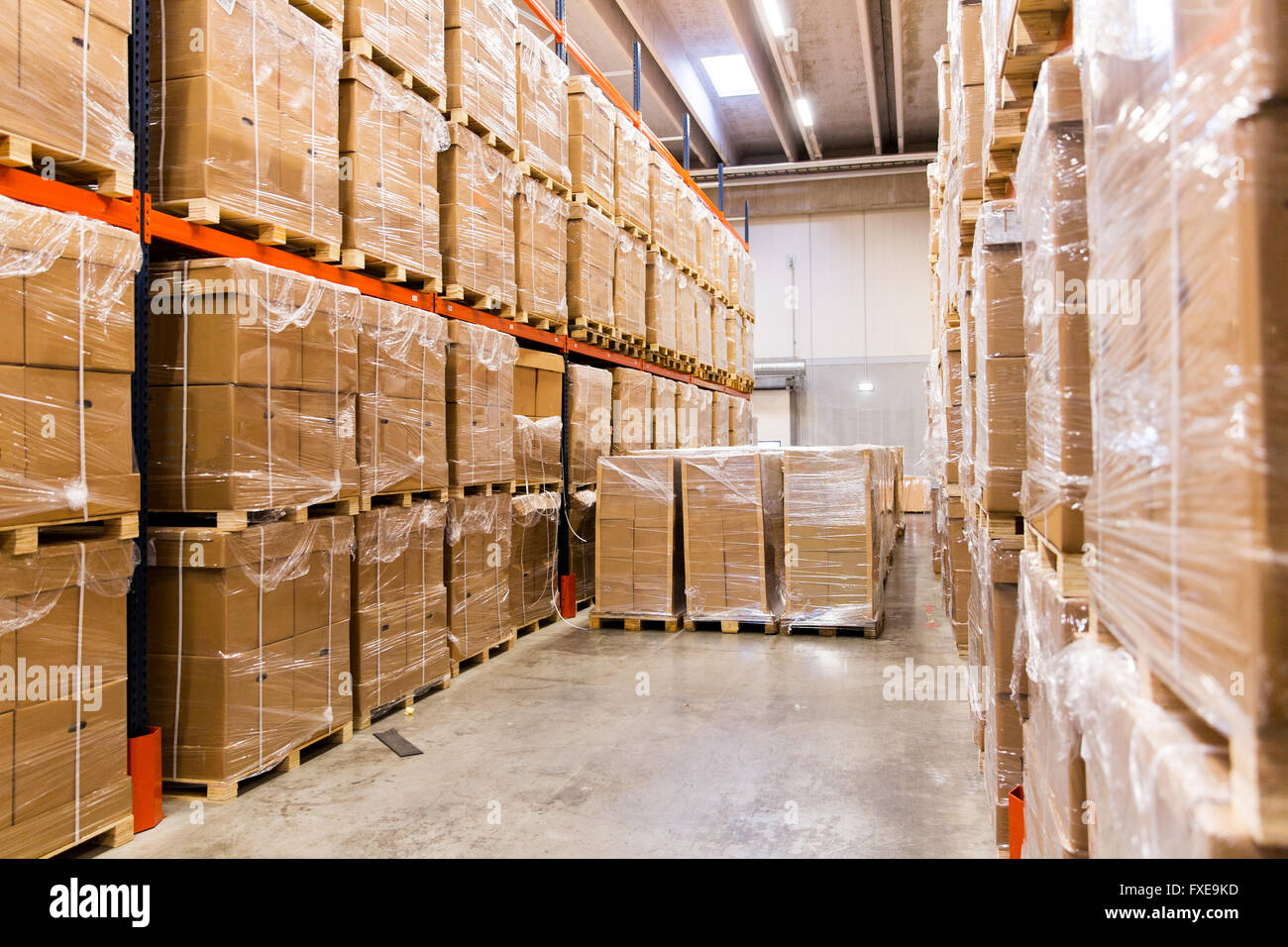 cargo boxes storing at warehouse shelves Stock Photo - Alamy