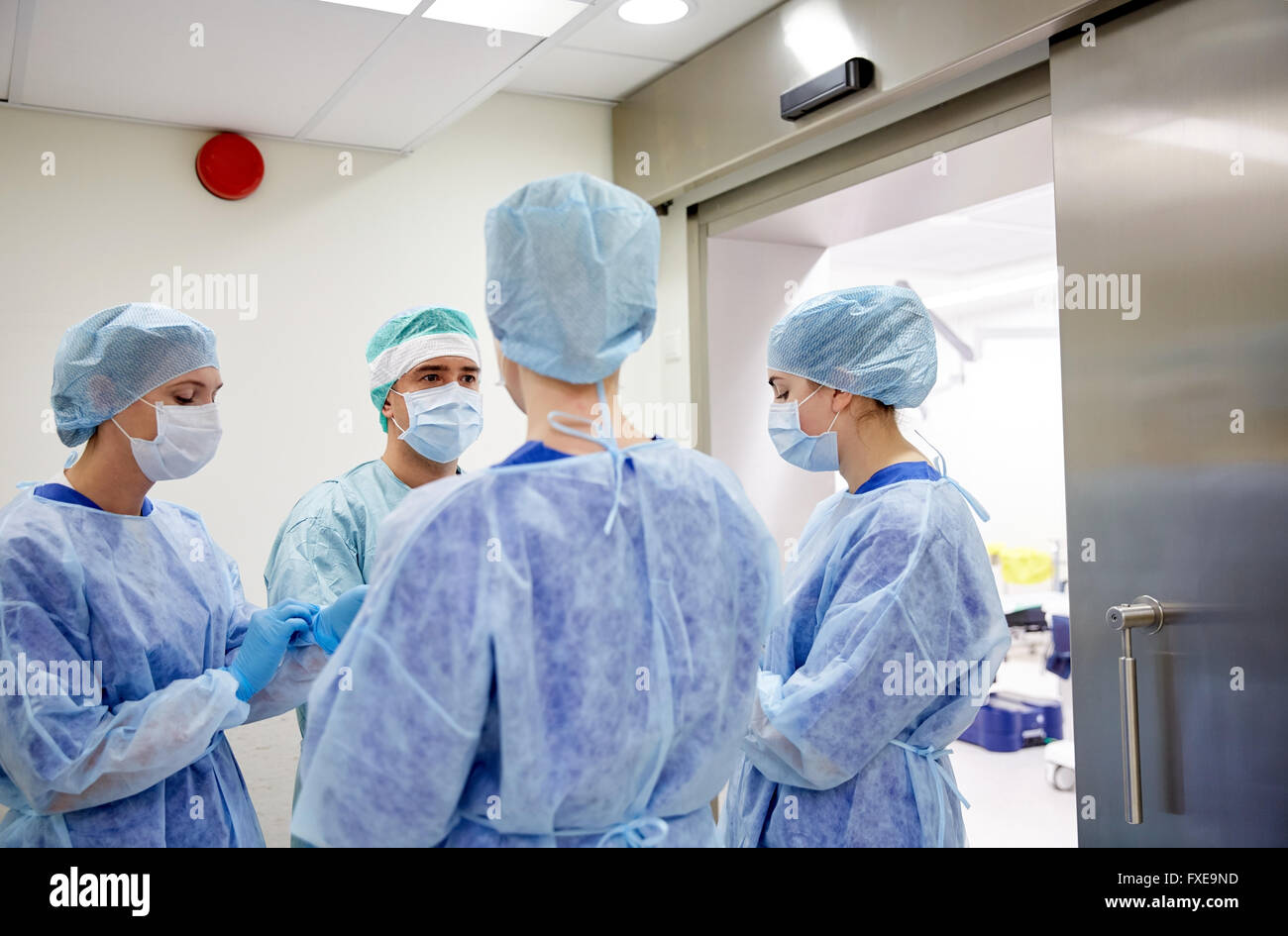 group of surgeons in operating room at hospital Stock Photo - Alamy