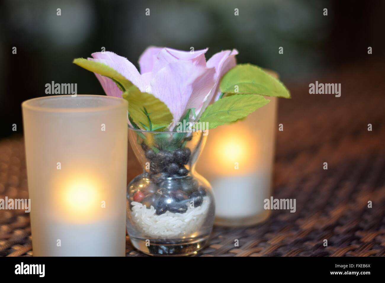 floral arrangement, table set up Stock Photo - Alamy