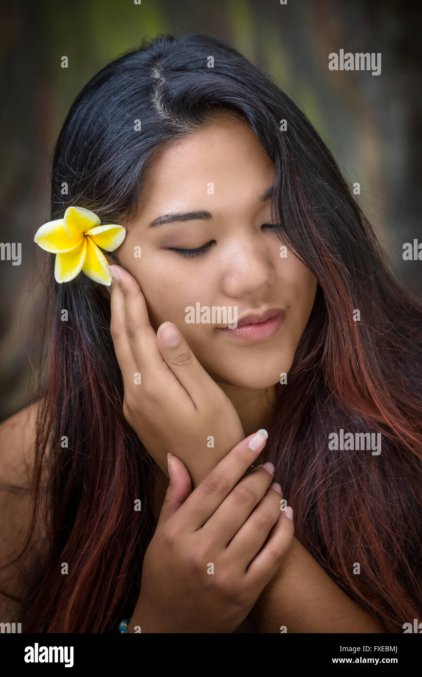 Hawaiian girl hi-res stock photography and images - Alamy