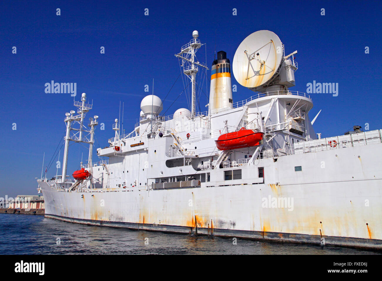 Missile range instrumentation ship USNS Observation Island at Yokohama ...
