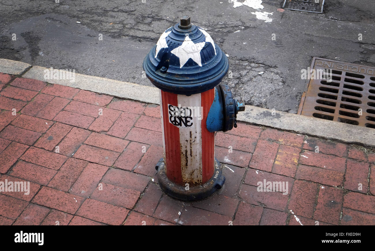 A fire hydrant painted in the colours of the american flag in New York ...