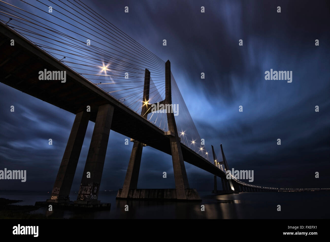 Iconic suspension bridge hi-res stock photography and images - Alamy