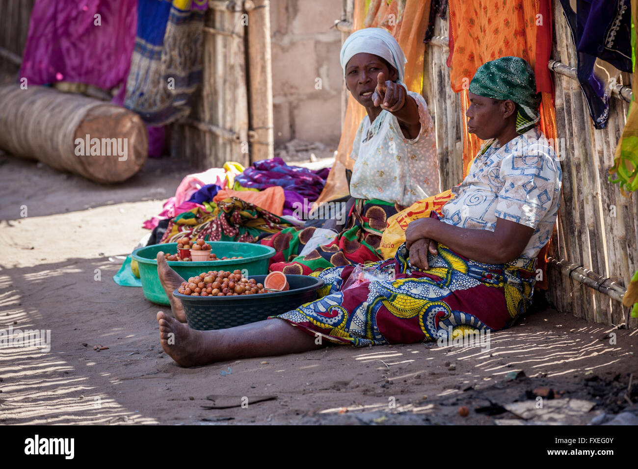 Women selling vegetables africa hi-res stock photography and images - Alamy