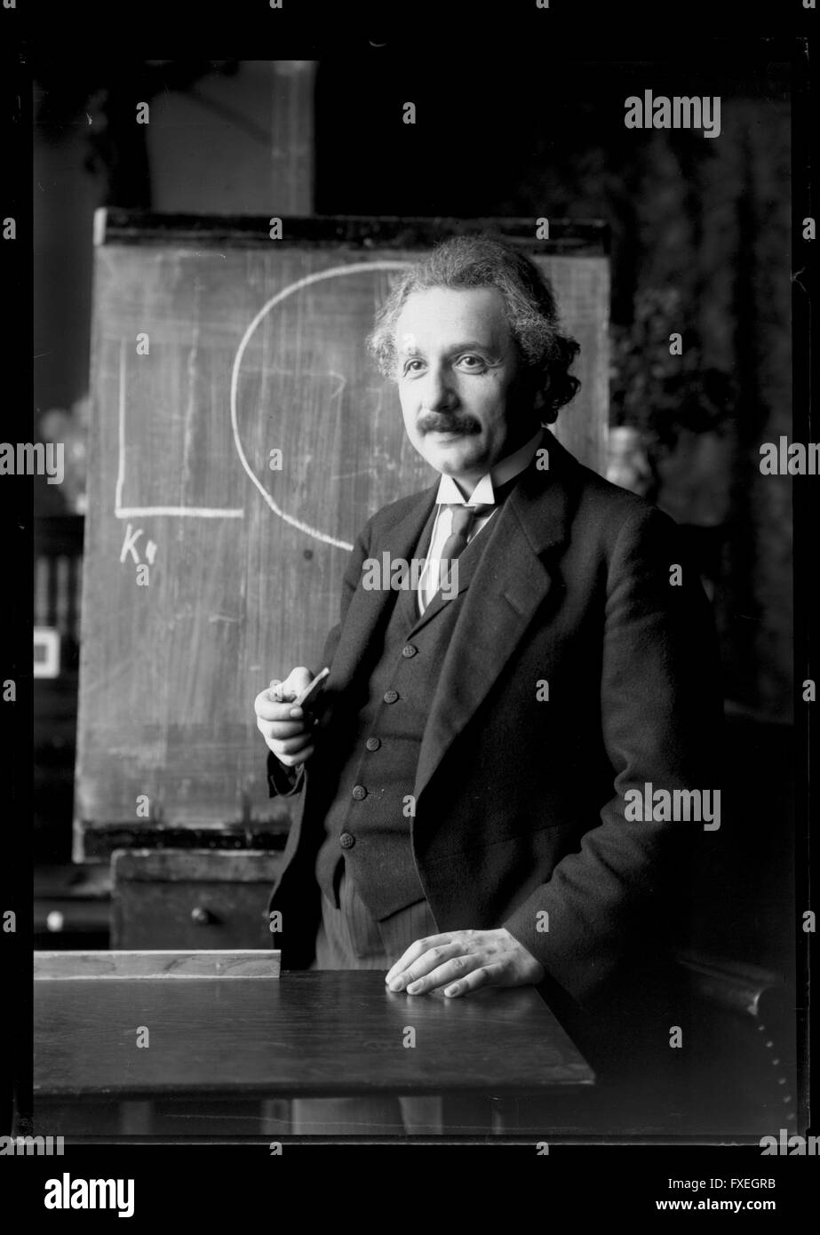Albert einstein 1920s hi-res stock photography and images - Alamy