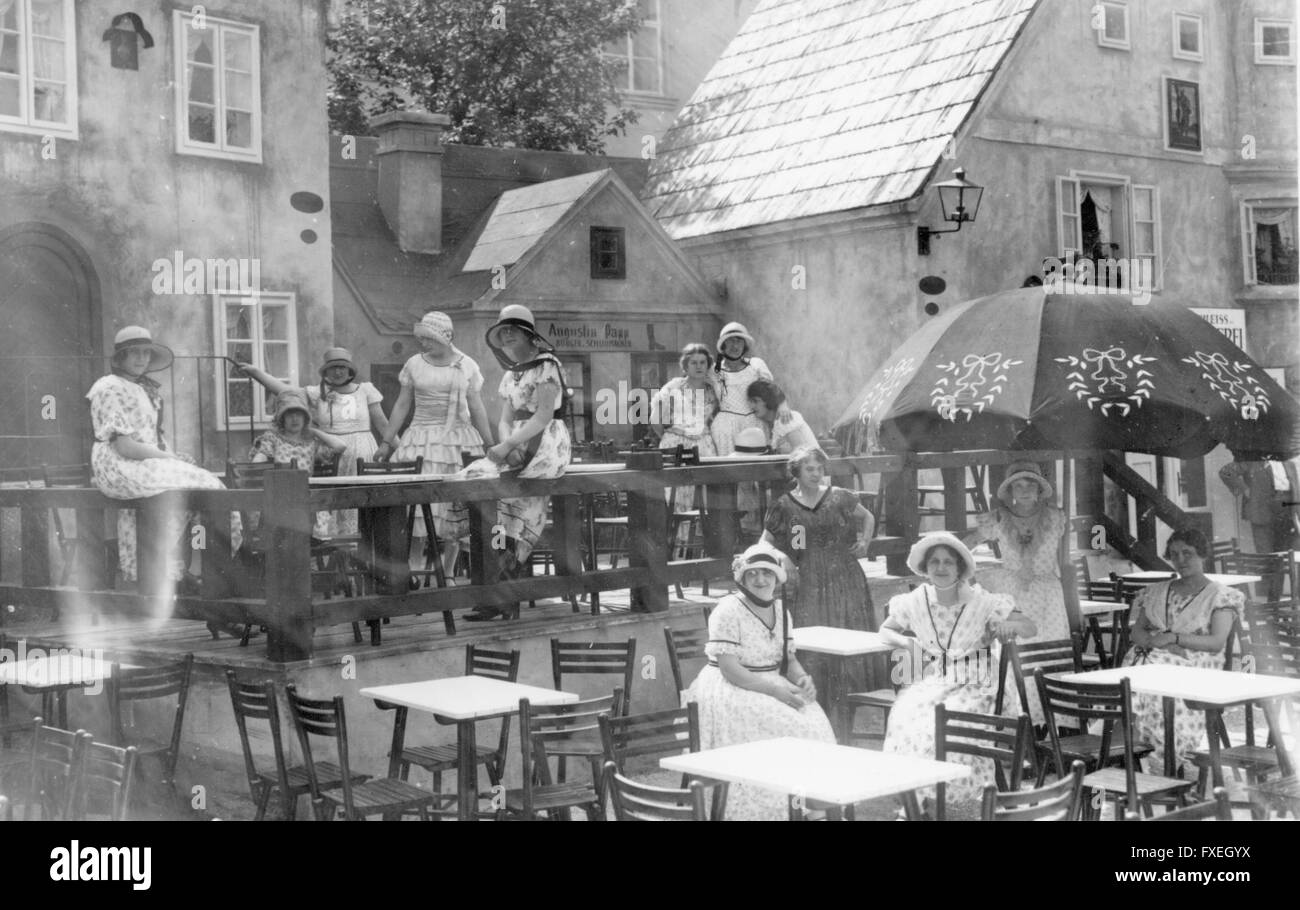 Schanigarten hi-res stock photography and images - Alamy