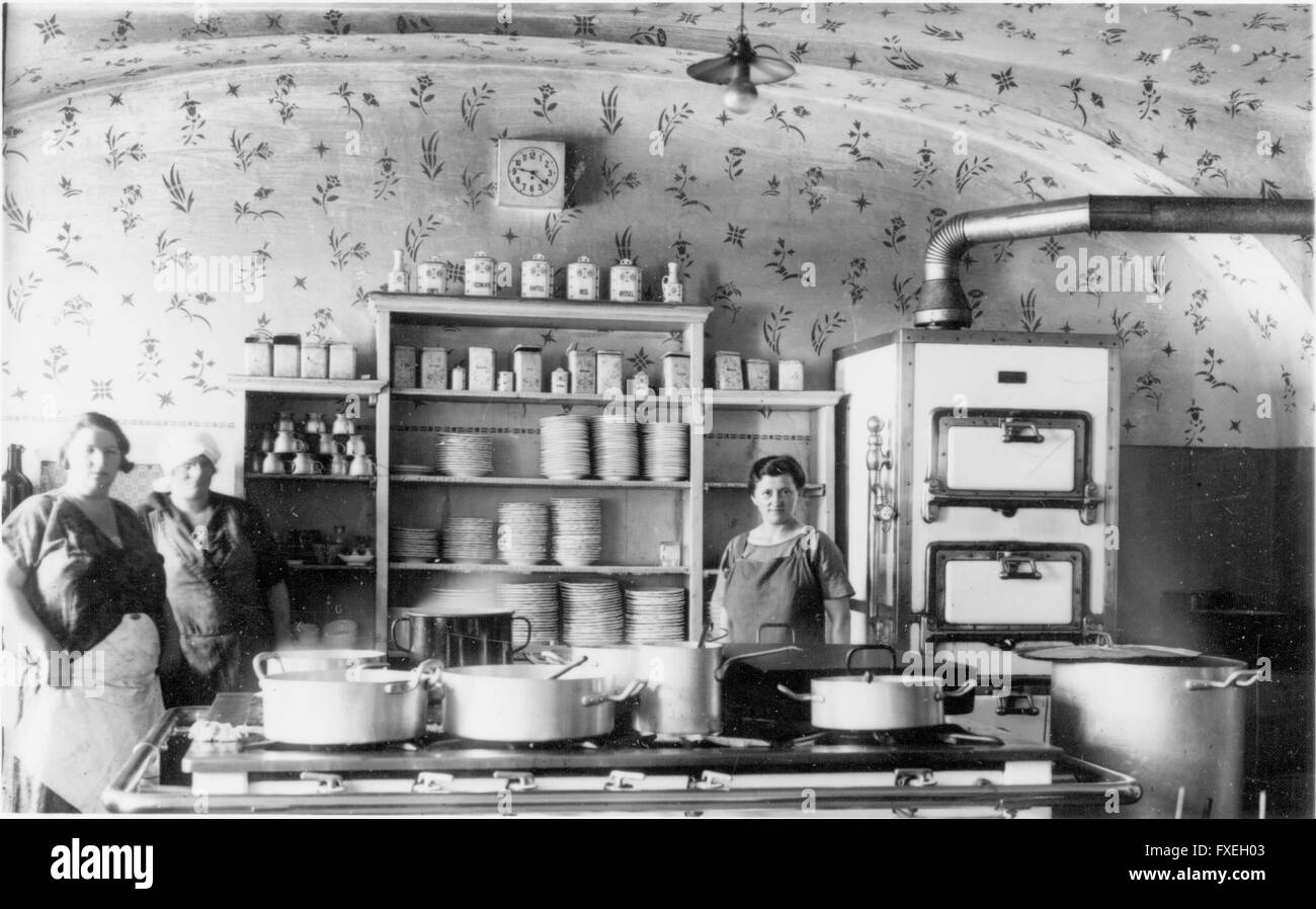 1920s kitchen hi-res stock photography and images - Alamy