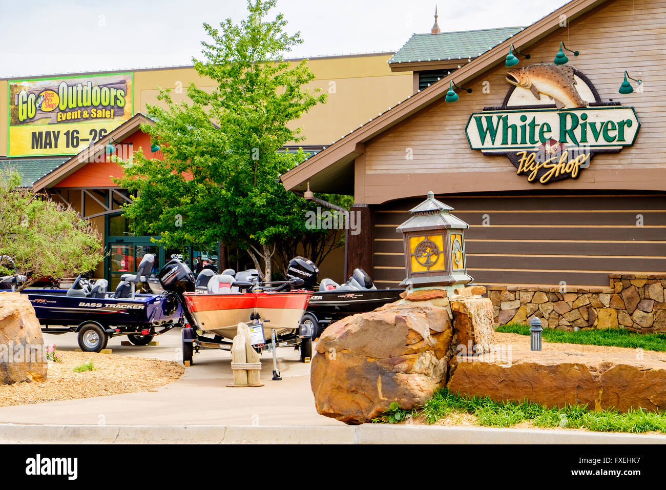 Bass pro shop hi-res stock photography and images - Alamy
