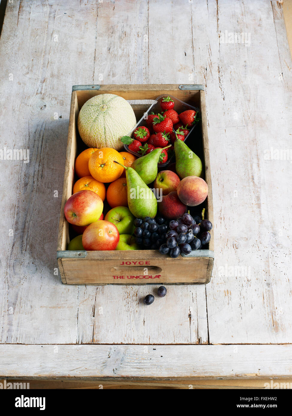 Various fresh fruit in a crate Stock Photo - Alamy