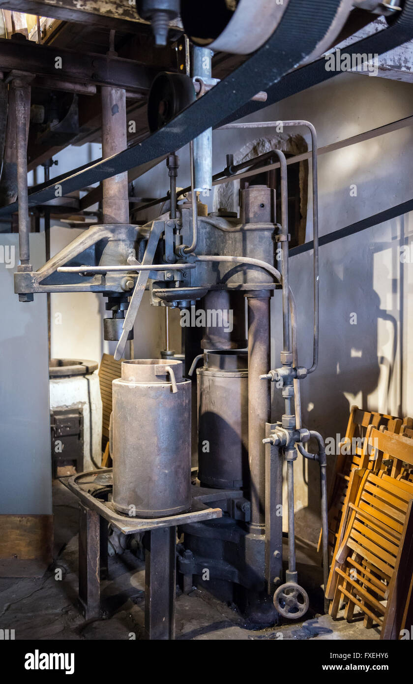 Olive oil stone press mill hi-res stock photography and images - Alamy