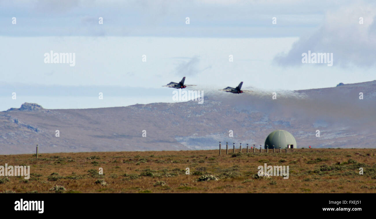 Raf aircraft in the falkland islands hi-res stock photography and ...