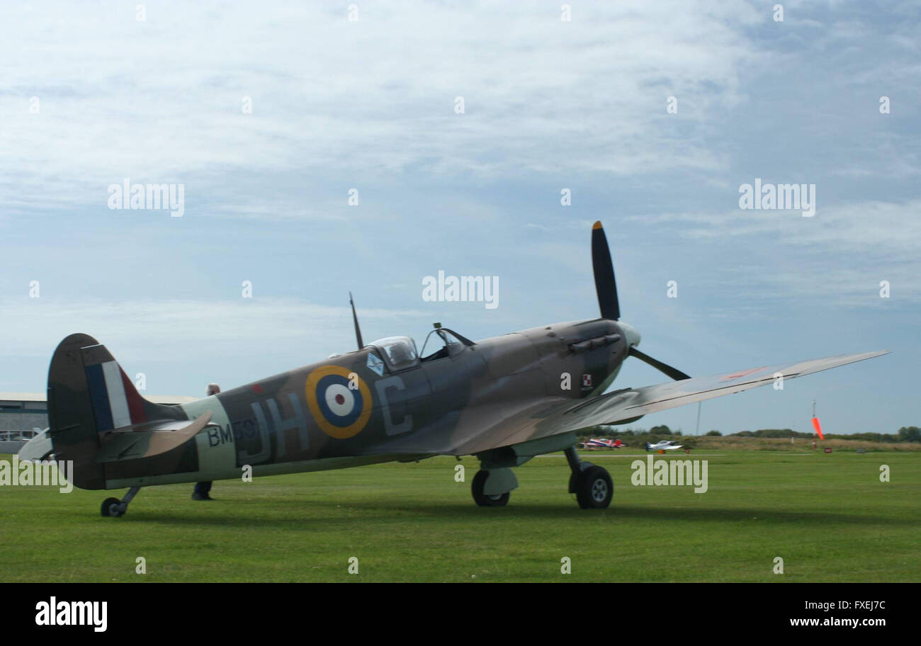 Aviones mitchell hi-res stock photography and images - Alamy