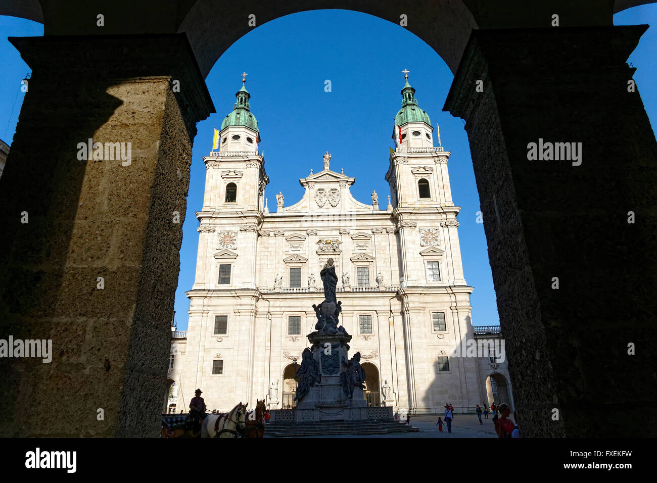 Domplatz Square with Dom Cathedral and Mariensaule column, Salzburg ...