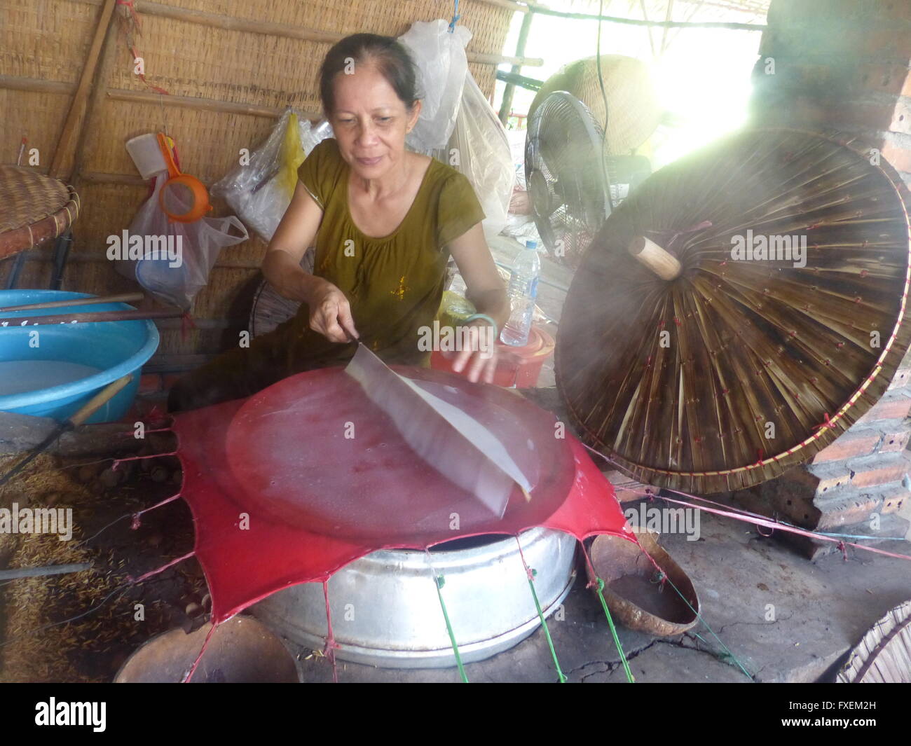 Vietnamese woman makes rice paper the traditional way Stock Photo - Alamy