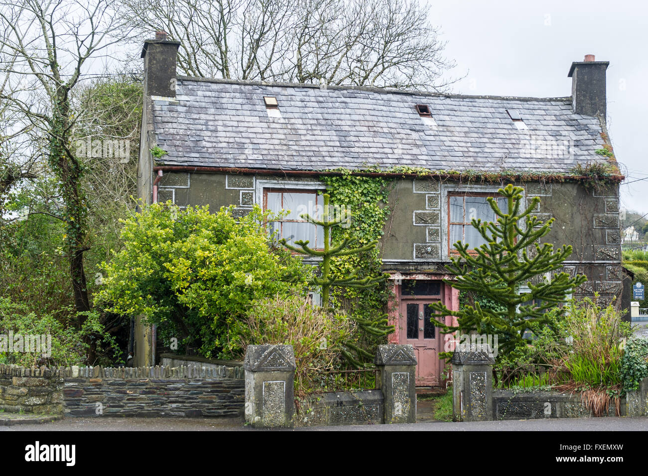 Old house in ireland hi-res stock photography and images - Alamy