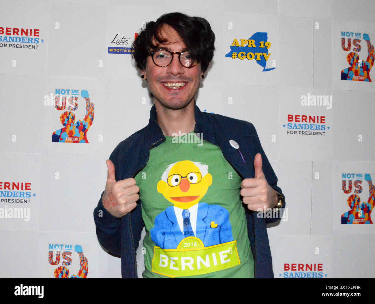 bushwick loves bernie nyc party rally april 12 2016 Stock Photo - Alamy