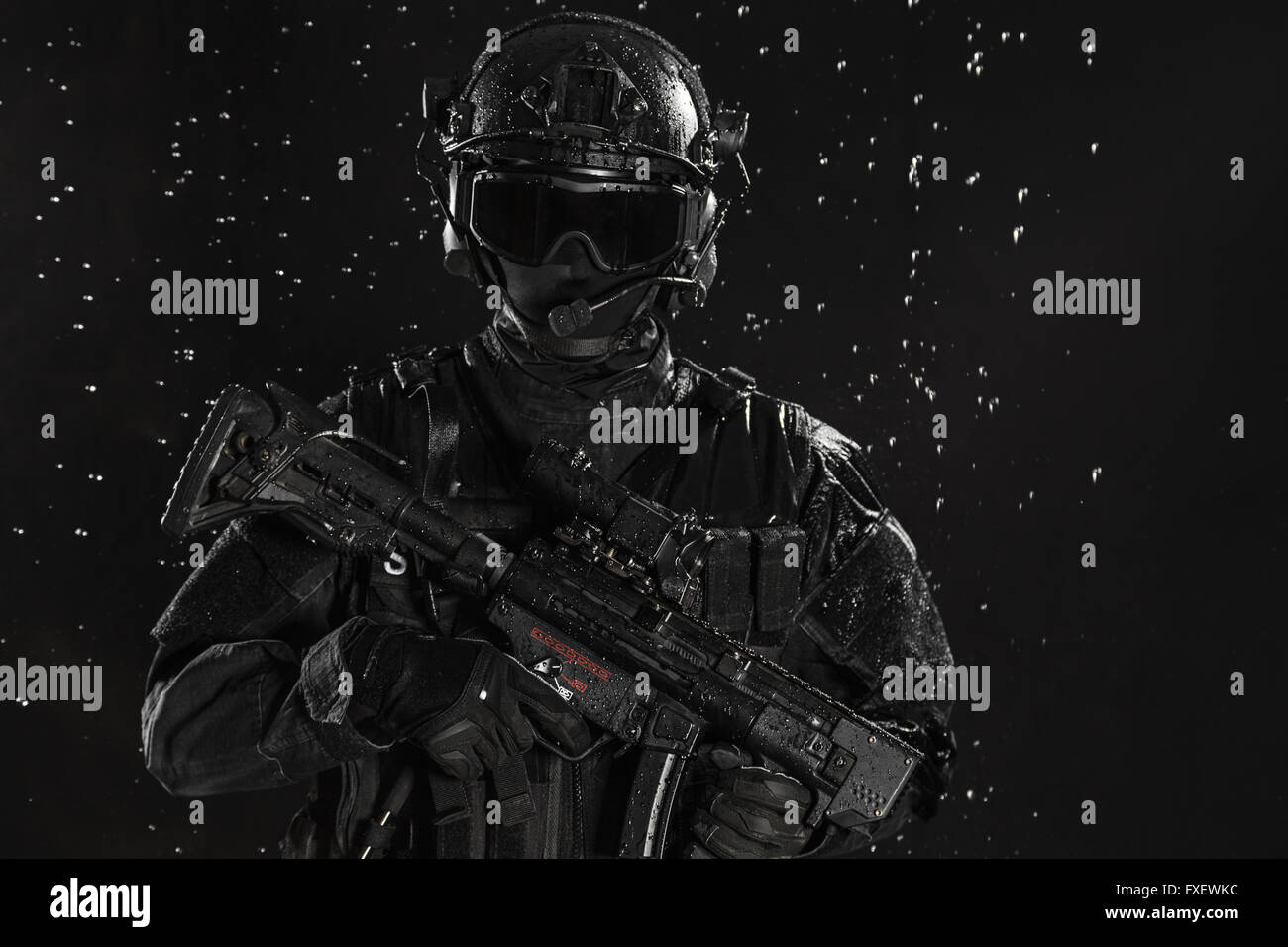 Spec ops police officer Stock Photo - Alamy