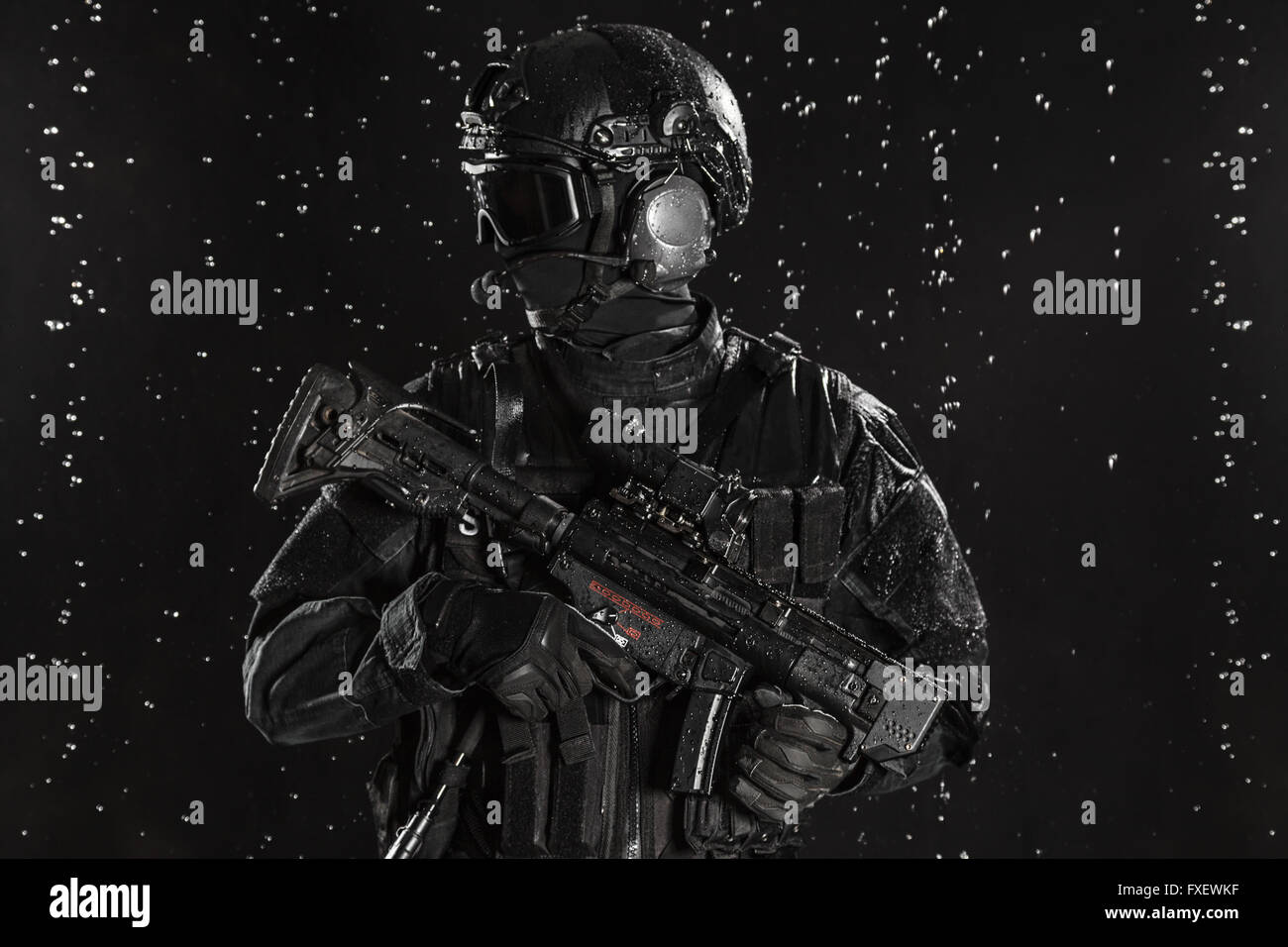 Spec ops police officer Stock Photo - Alamy