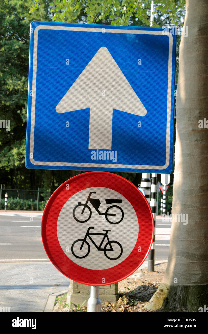 Carriages sign hi-res stock photography and images - Alamy