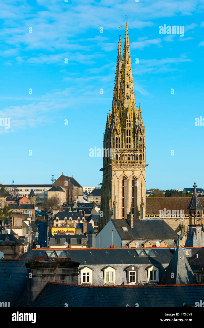 Finistere (29), Ville de Quimper, cathedrale Saint Corentin, vue depuis ...