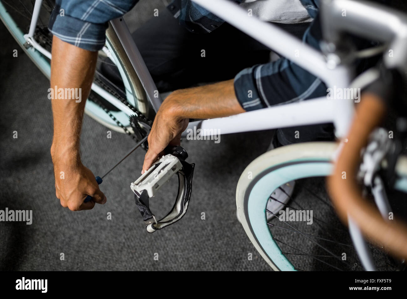 Checking position hi-res stock photography and images - Alamy