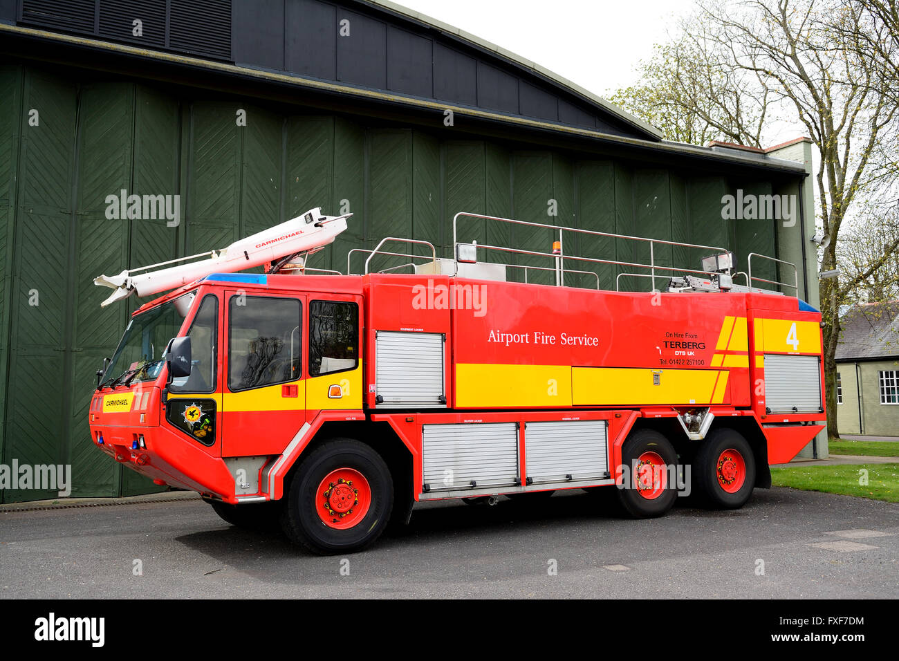 Airport fire engine uk hi-res stock photography and images - Alamy