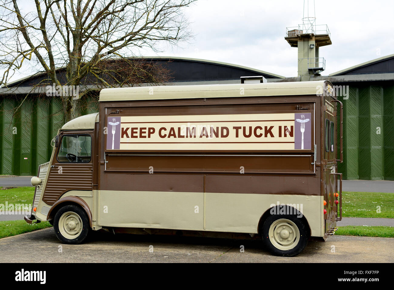 Ww2 van hi-res stock photography and images - Alamy
