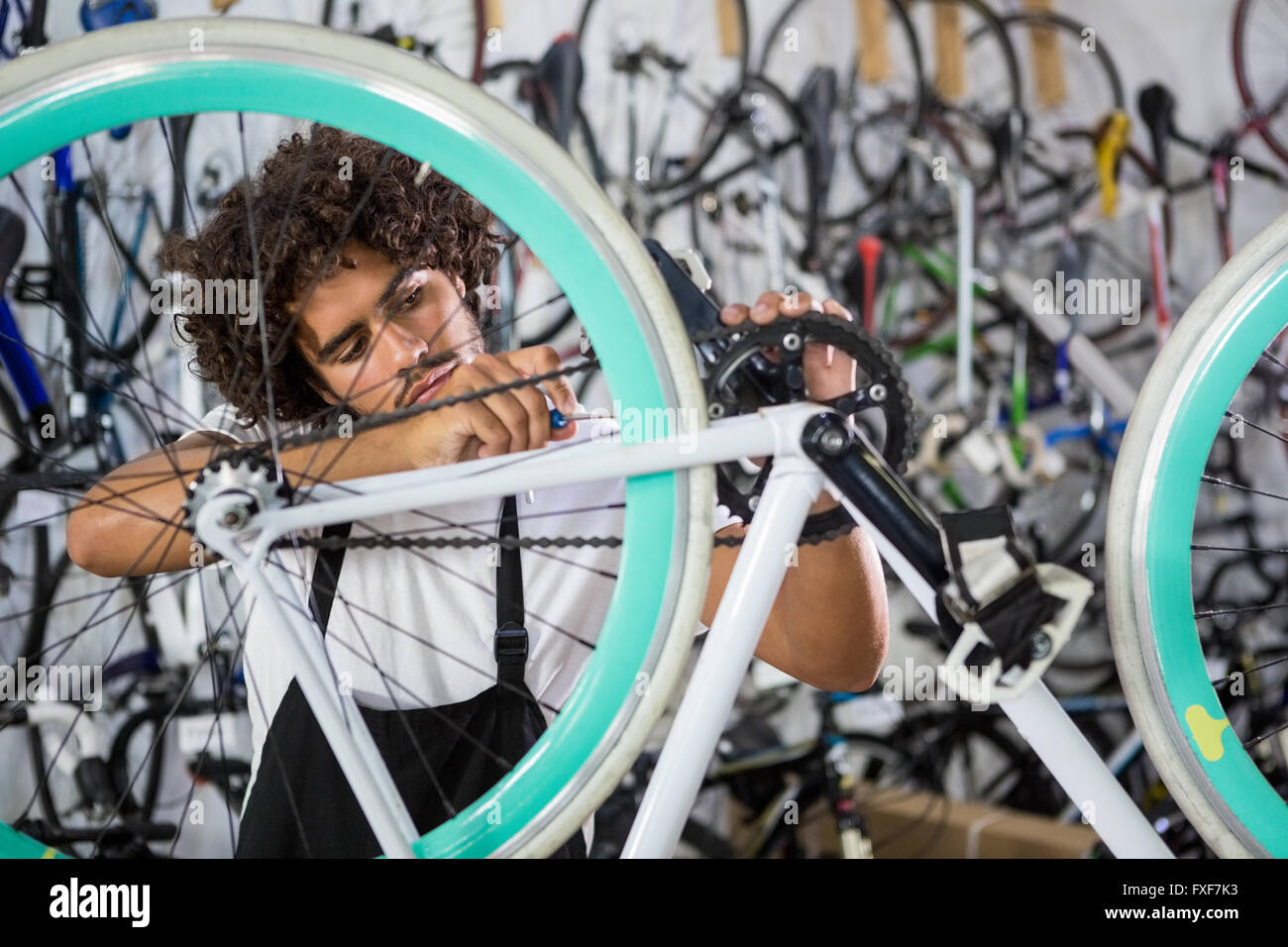 Repairing cycle chain hi-res stock photography and images - Alamy