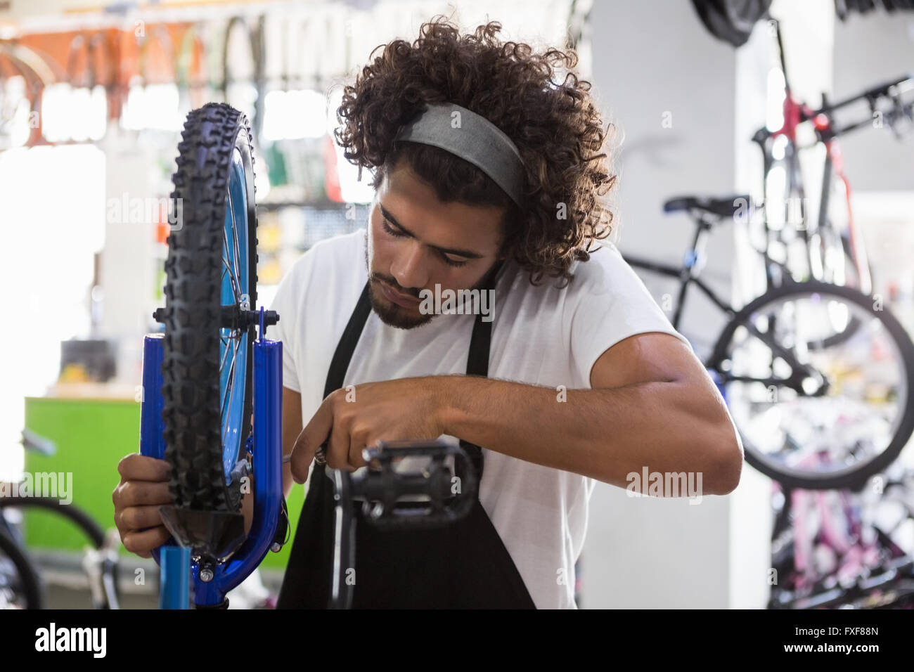 Worker repairing bicycles Stock Photo - Alamy