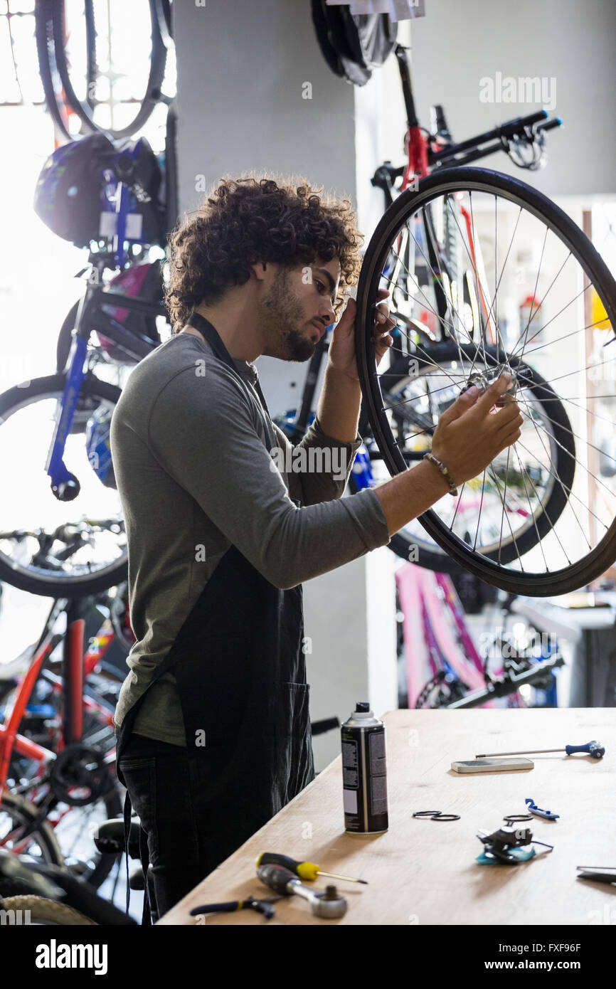 Worker repairing bicycles Stock Photo - Alamy