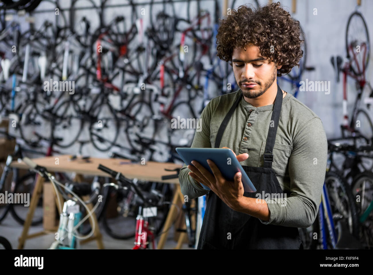 Worker using tablet Stock Photo - Alamy