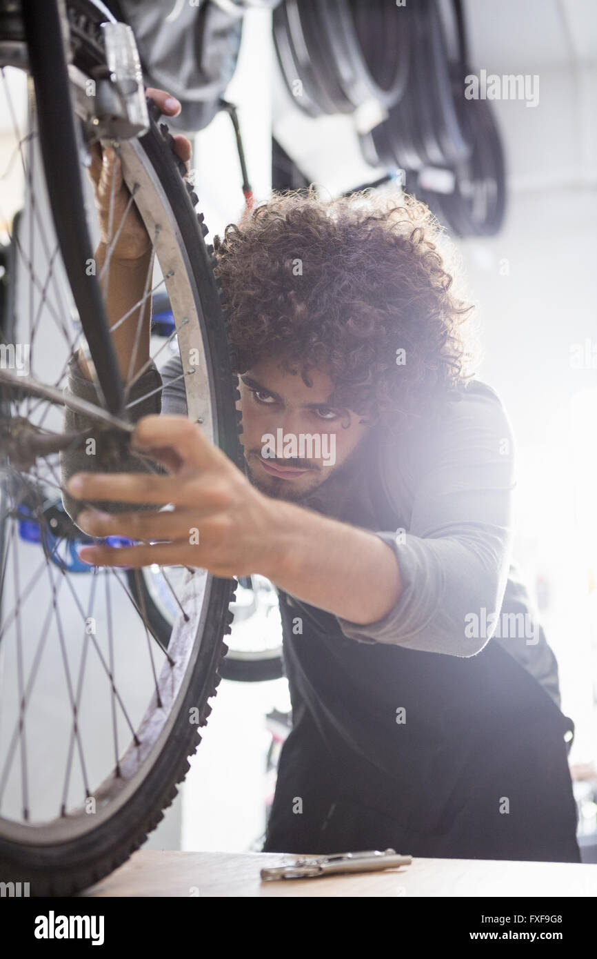 Worker repairing bicycles Stock Photo - Alamy