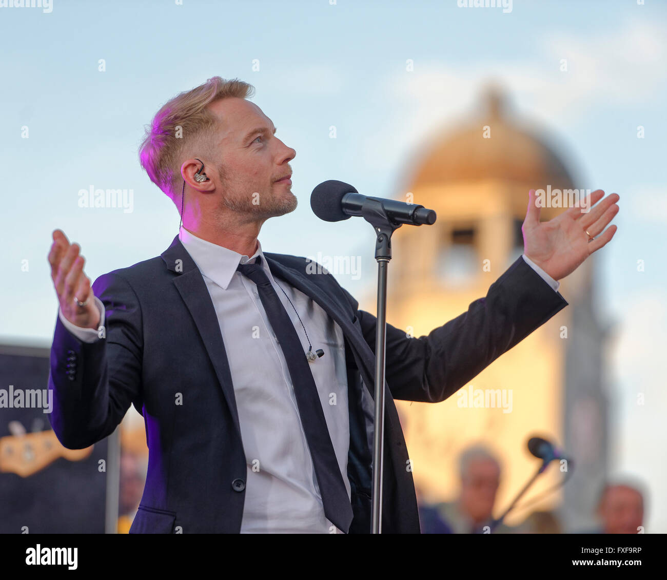Irish singer Ronan Keating performed live trackside at Randwick ...