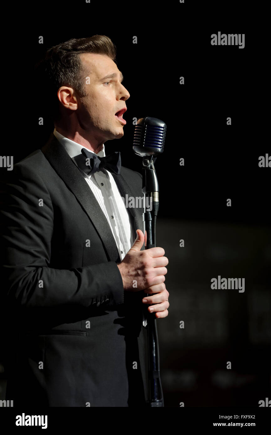 David Campbell sings a medley of songs during the cast announcement for ...