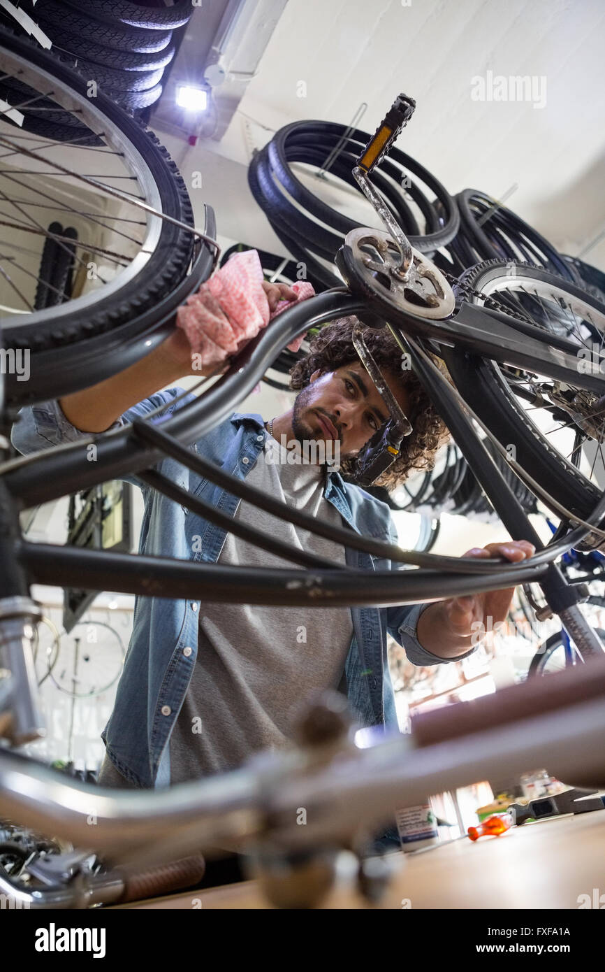 Worker repairing bicycles Stock Photo - Alamy