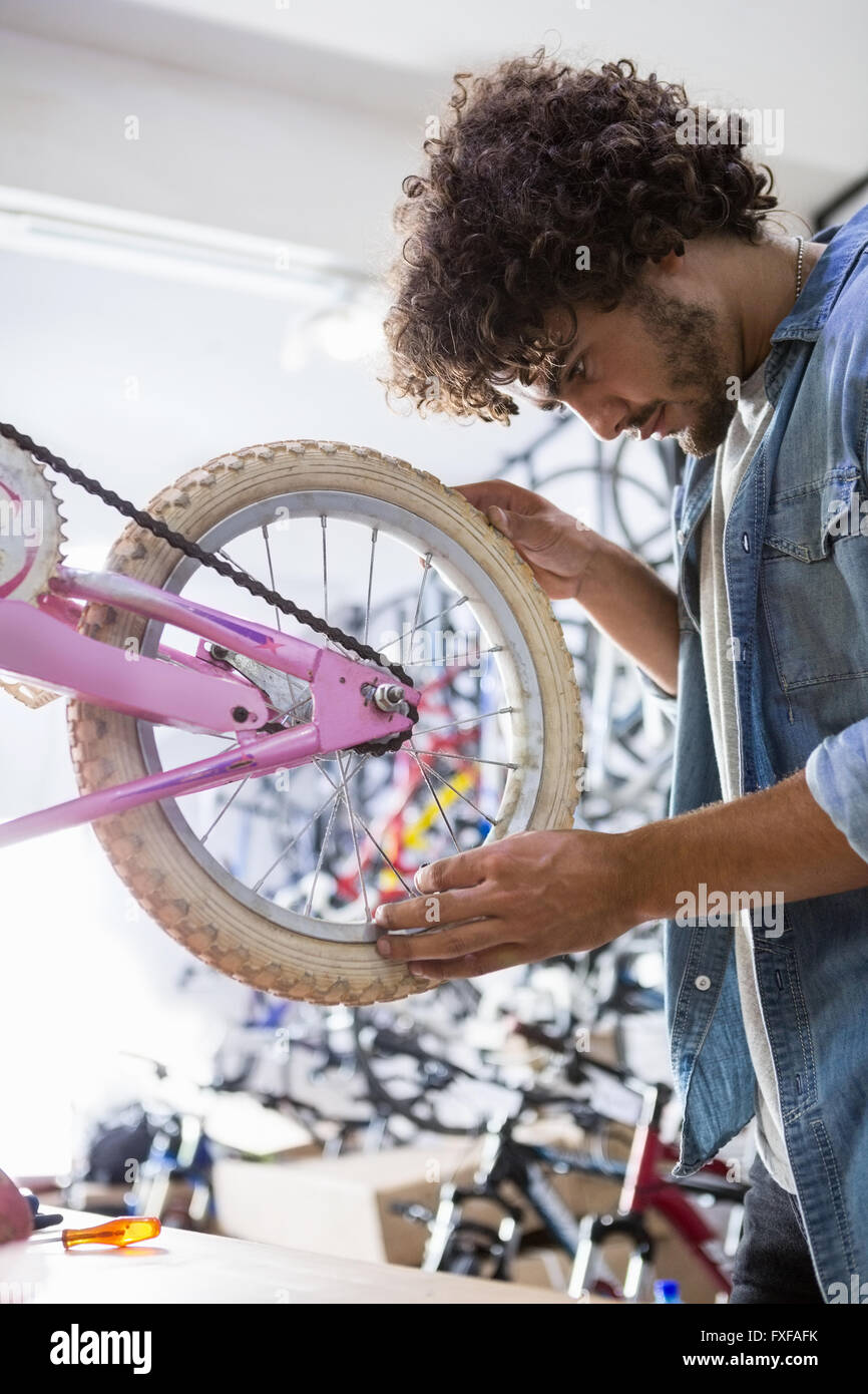 Worker repairing bicycles Stock Photo - Alamy