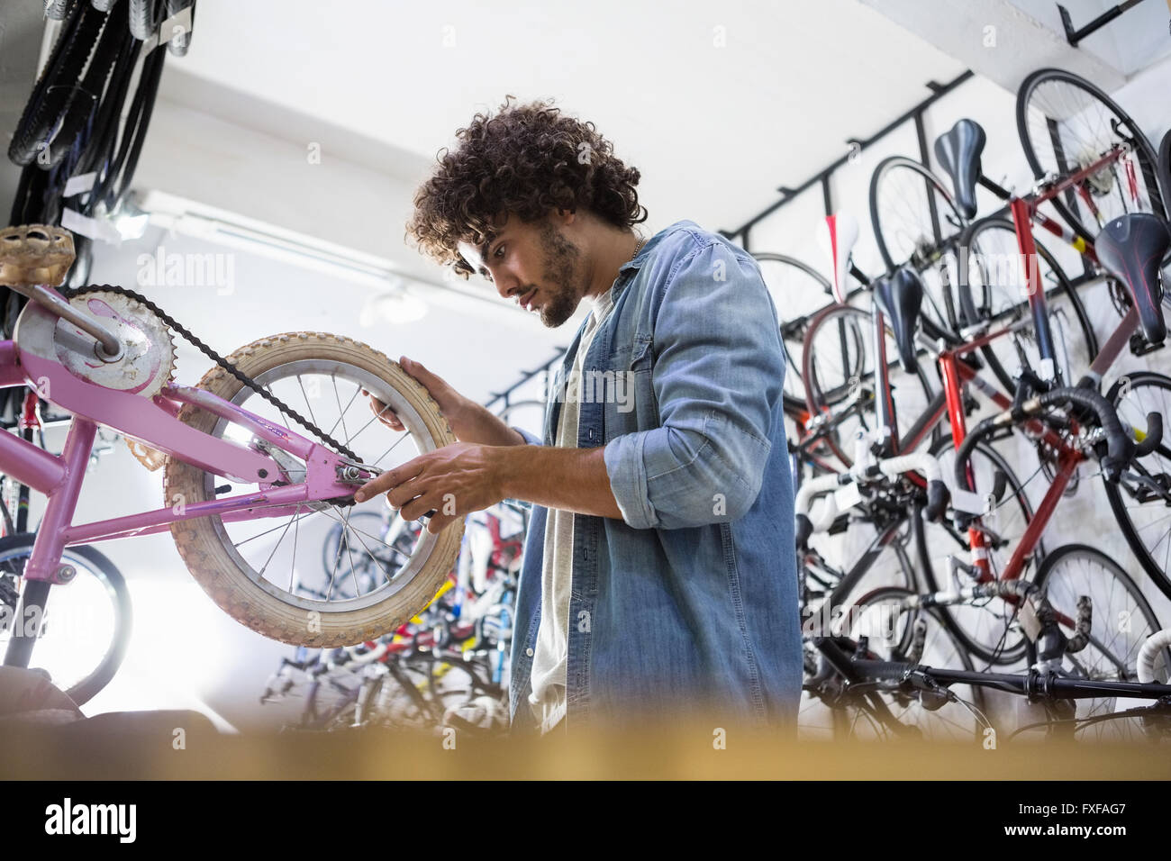 Worker repairing bicycles Stock Photo - Alamy