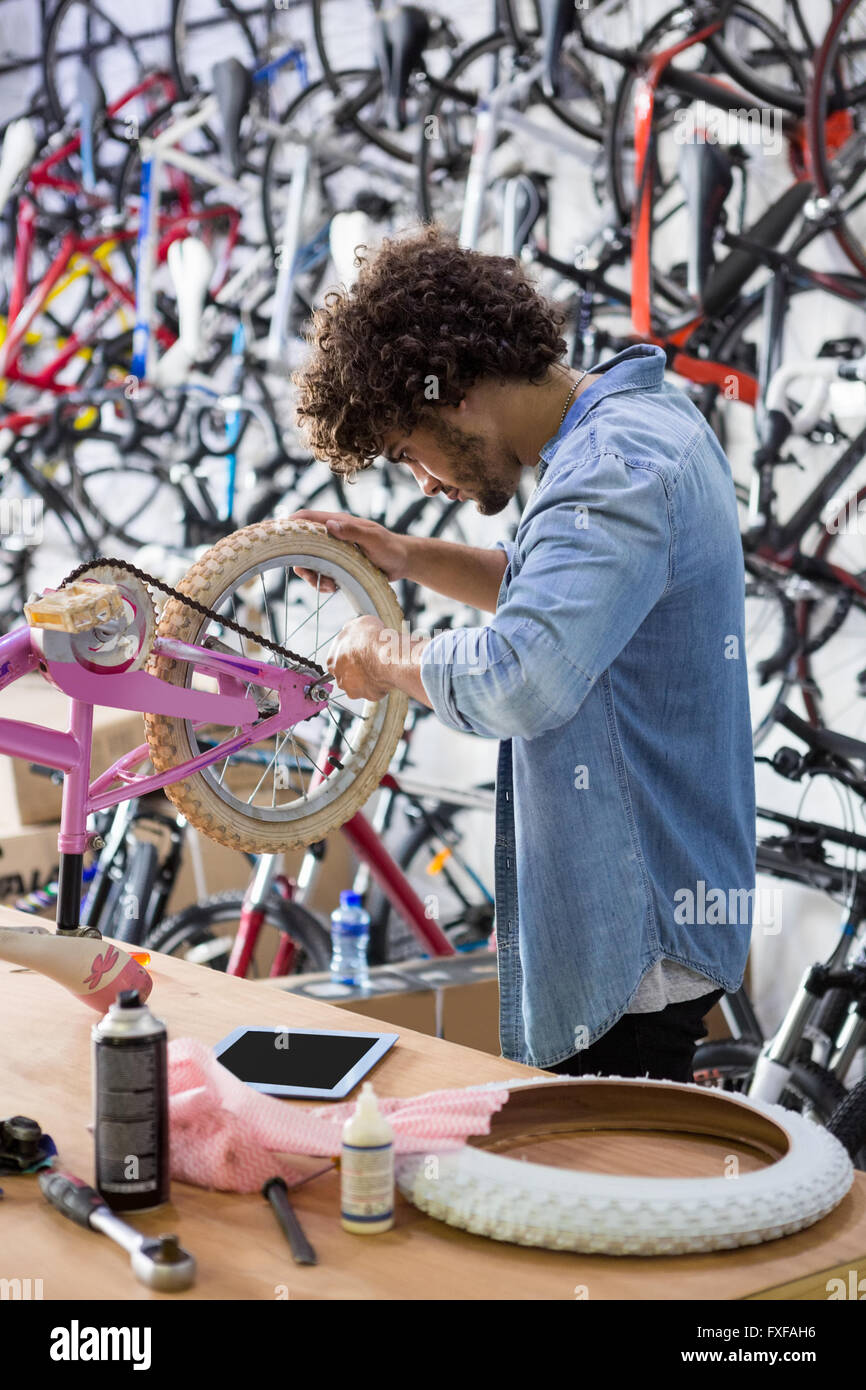 Worker repairing bicycles Stock Photo - Alamy