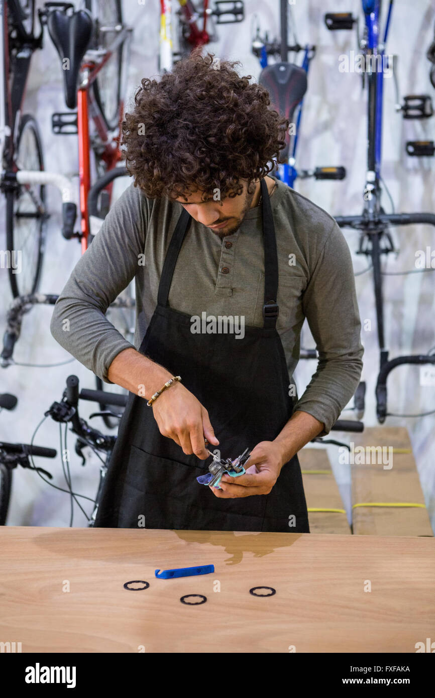 Worker repairing bicycles Stock Photo - Alamy