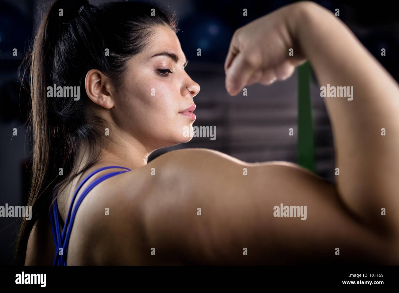 Female bodybuilder flexing biceps hi-res stock photography and images ...