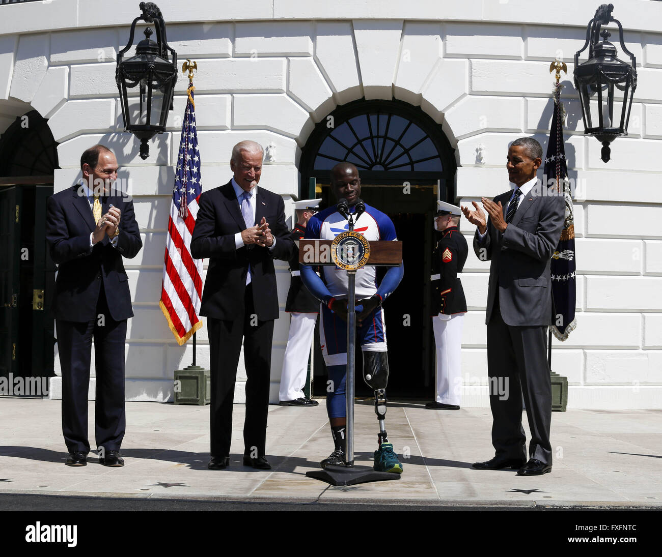 Applause united states forces hi-res stock photography and images - Alamy
