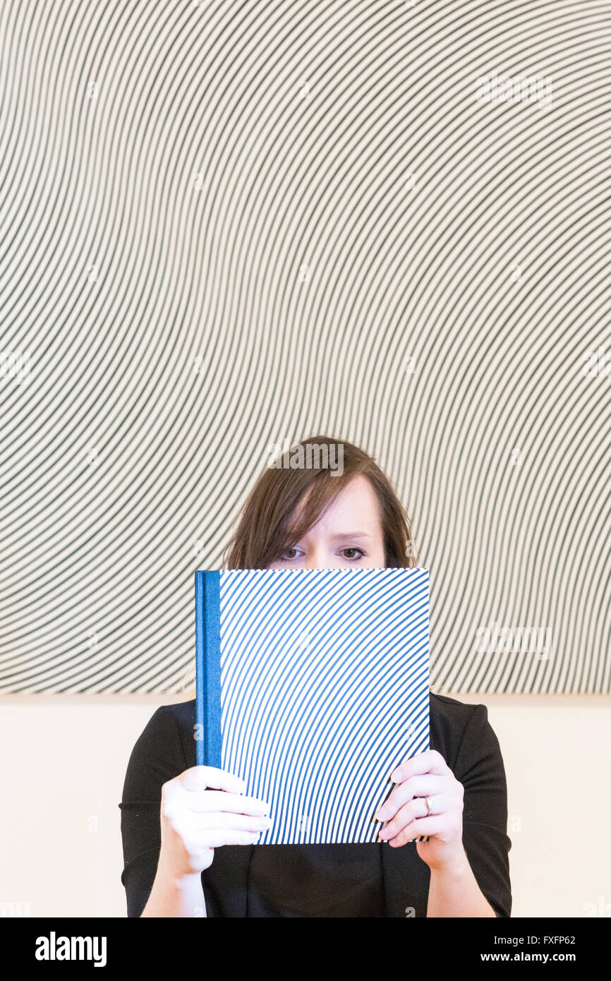 Bridget riley 1960s hi-res stock photography and images - Alamy