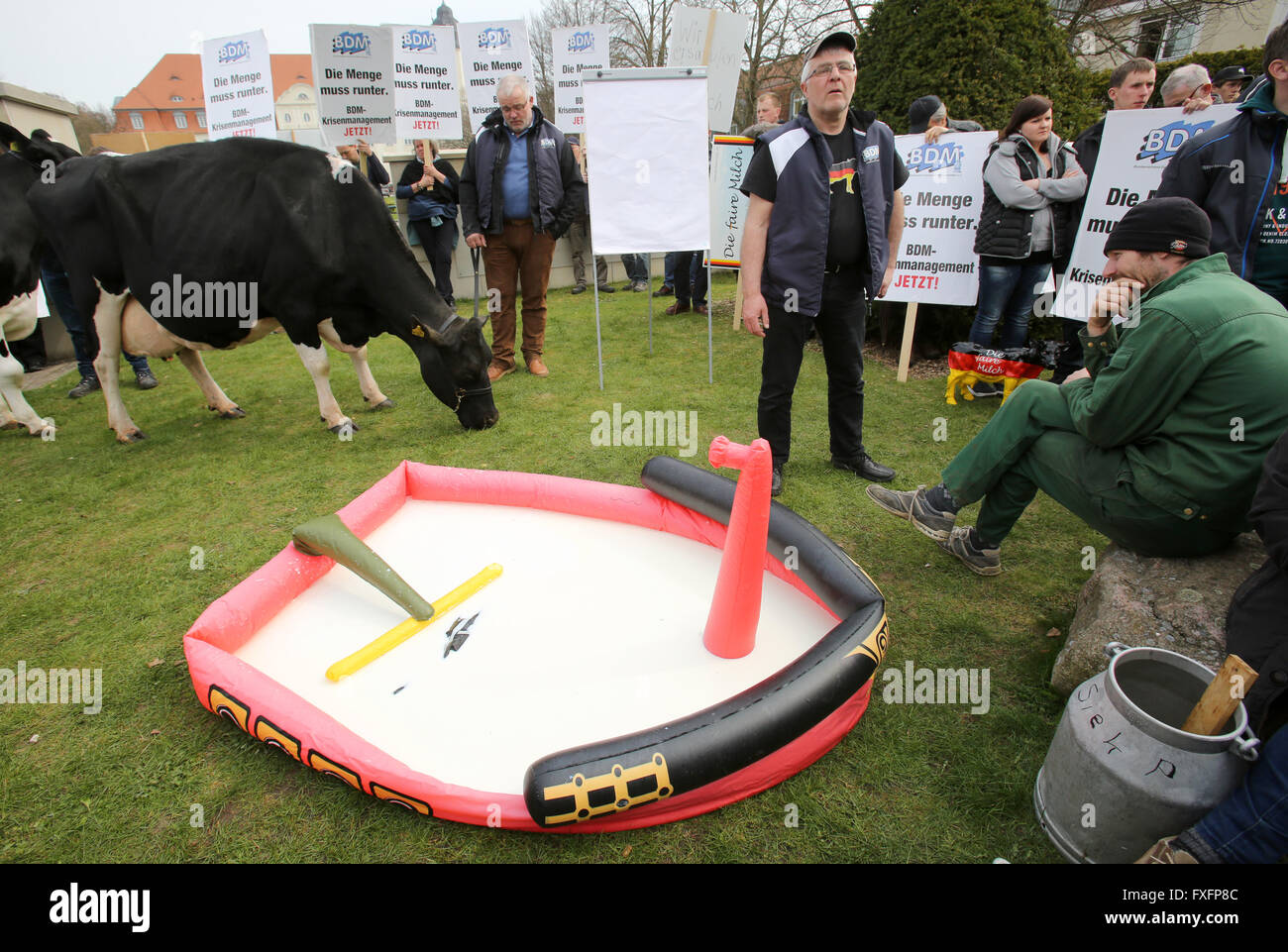 Milk prices hi-res stock photography and images - Alamy