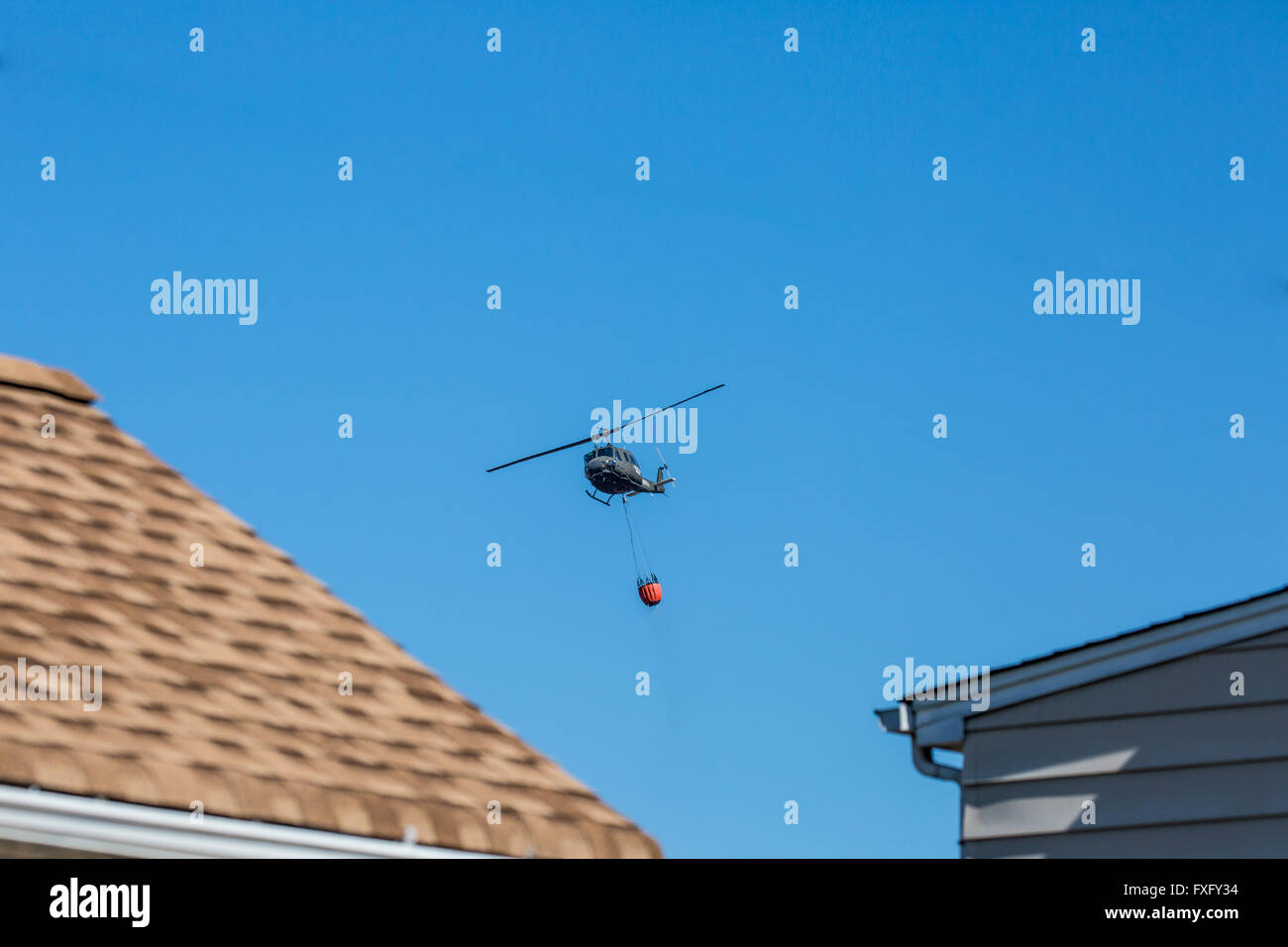 Fire Forest Service helicopter collecting water from the Raritan Bay ...