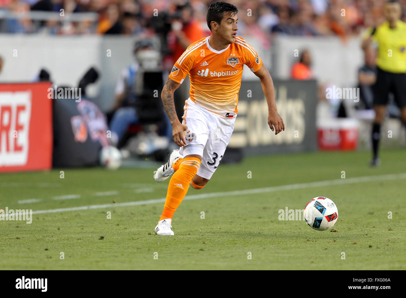 Houston, TX, USA. 15th Apr, 2016. Houston Dynamo midfielder Leonel ...